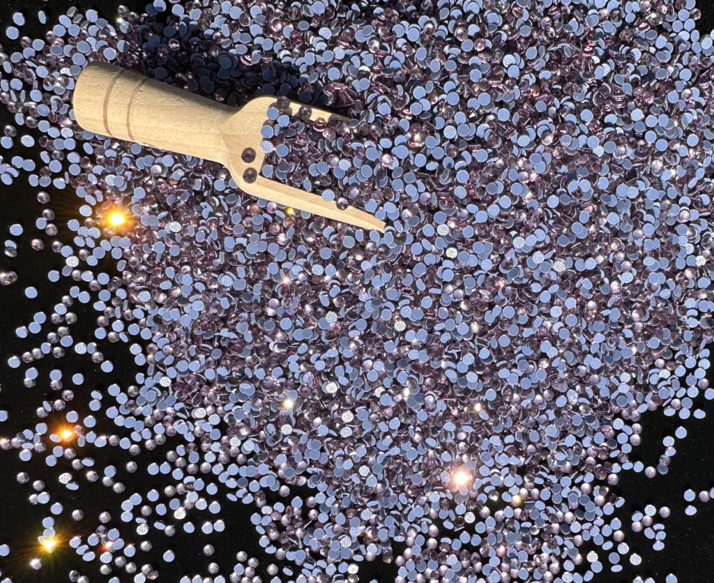 Light Amethyst Hotfix Rhinestone (SS10) – The Rhinestone Chick